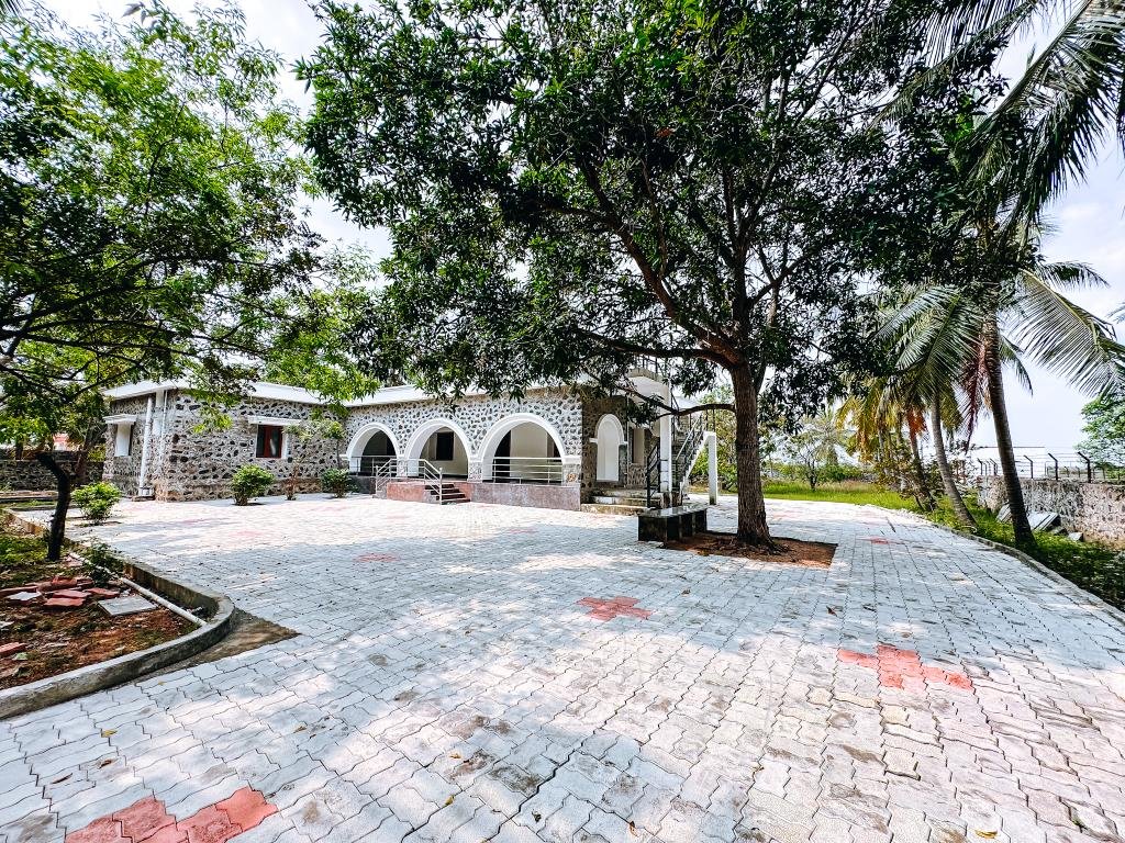 Farm House - ECR Beach